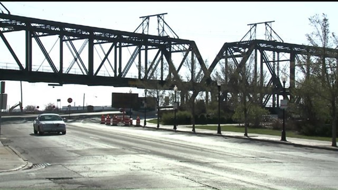 Rock Island Gate to Government Bridge Closes for a month | wqad.com