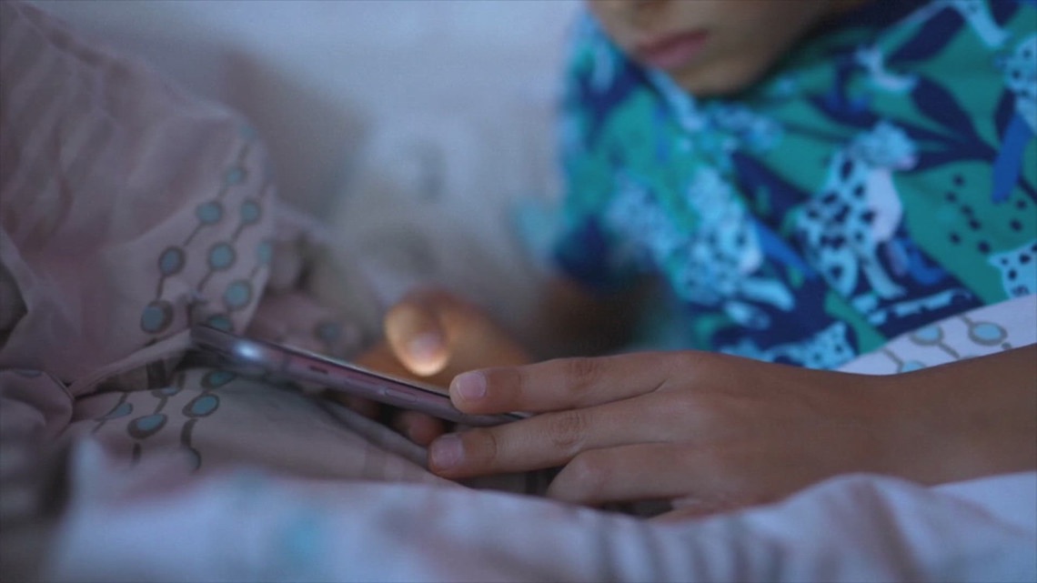 Alabama House Committee passes bill to limit screen time for young ...