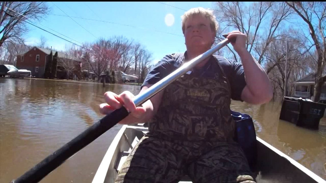 QC hospice nurses brave flood waters to deliver patient care | wqad.com