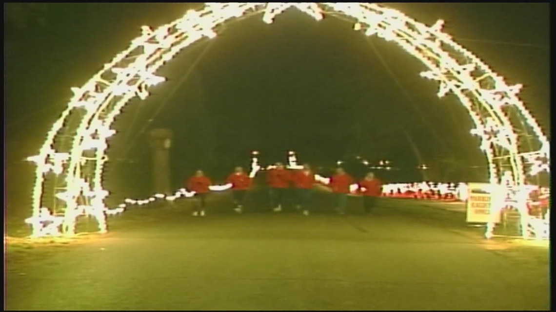 Flashback Friday: Symphony of Lights brightens up Clinton | wqad.com