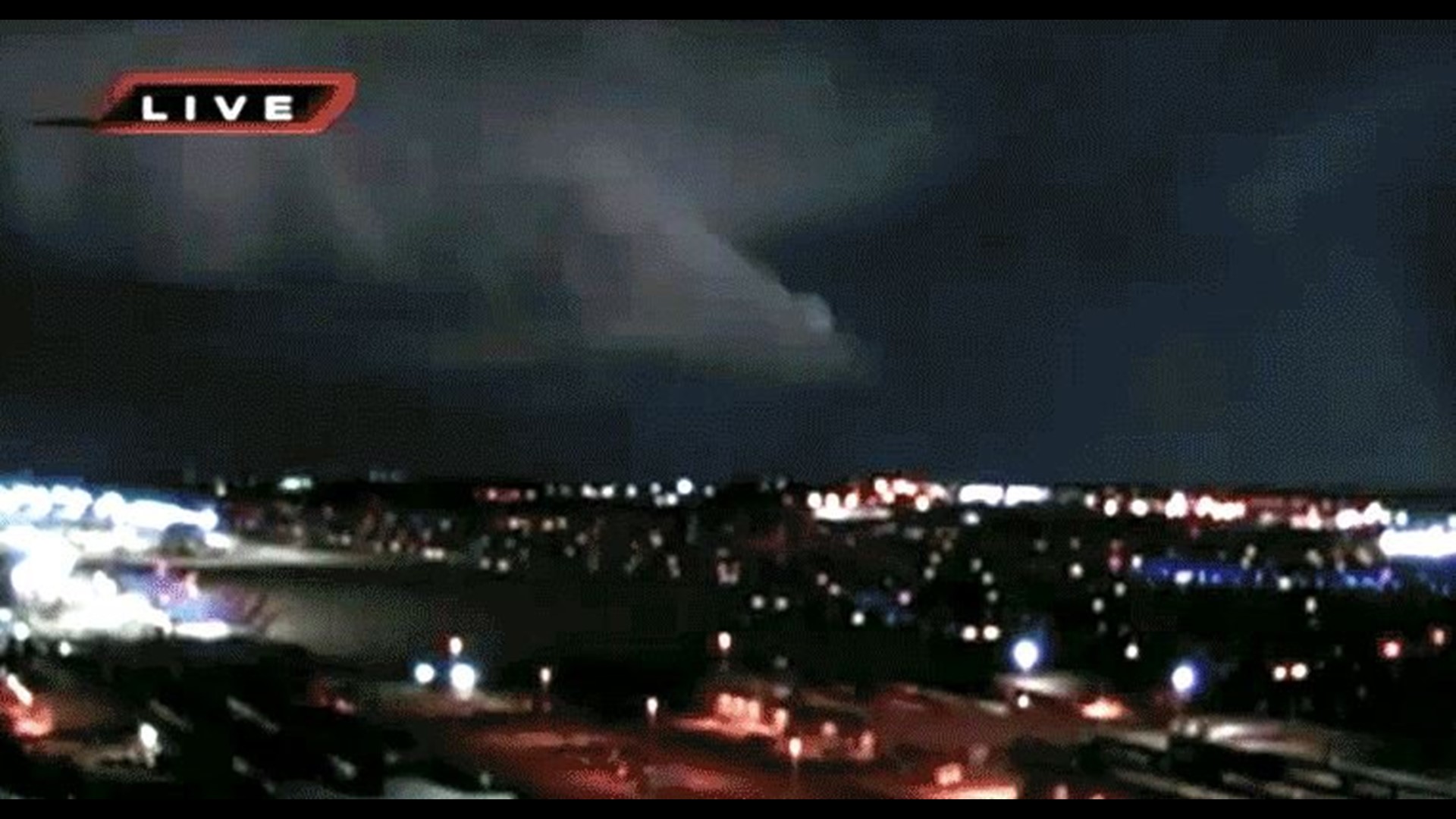Viewers catch UFO soaring across lightning-filled St. Louis sky | wqad.com