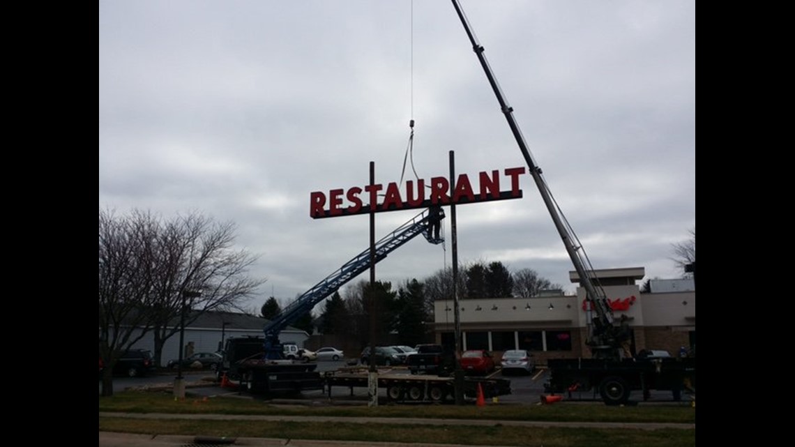 Ross’ Restaurant brings iconic sign to new Bettendorf location | wqad.com