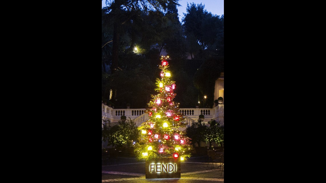 Photos: 12 of the world’s most amazing Christmas trees | wqad.com