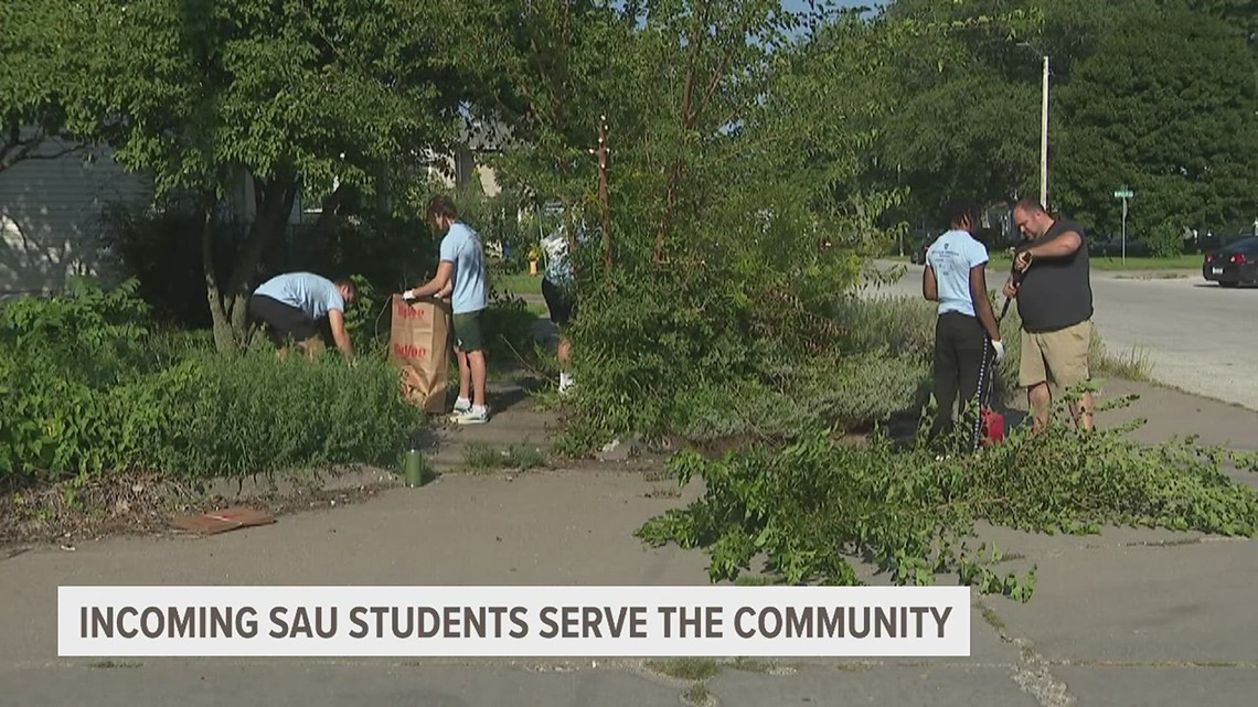 St. Ambrose students perform community service projects before school year starts | wqad.com