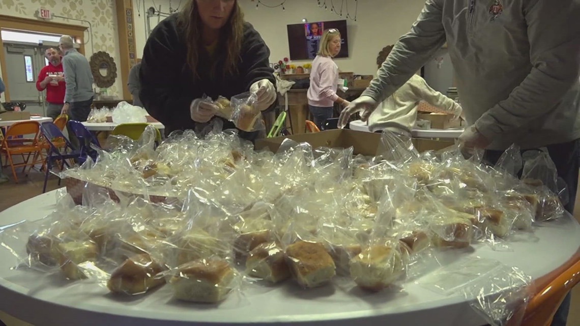 Mr. Thanksgiving continues tradition with community support in the Quad ...