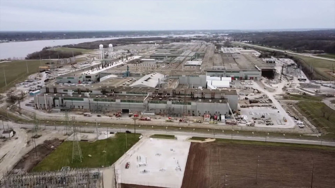 Arconic cuts ribbon on new aluminum facility at Davenport plant | wqad.com