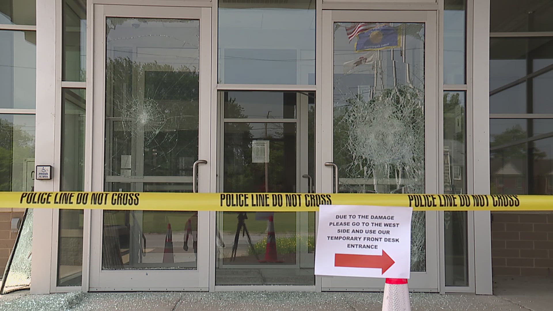 Man accused of smashing windows at several Quad Cities buildings | wqad.com