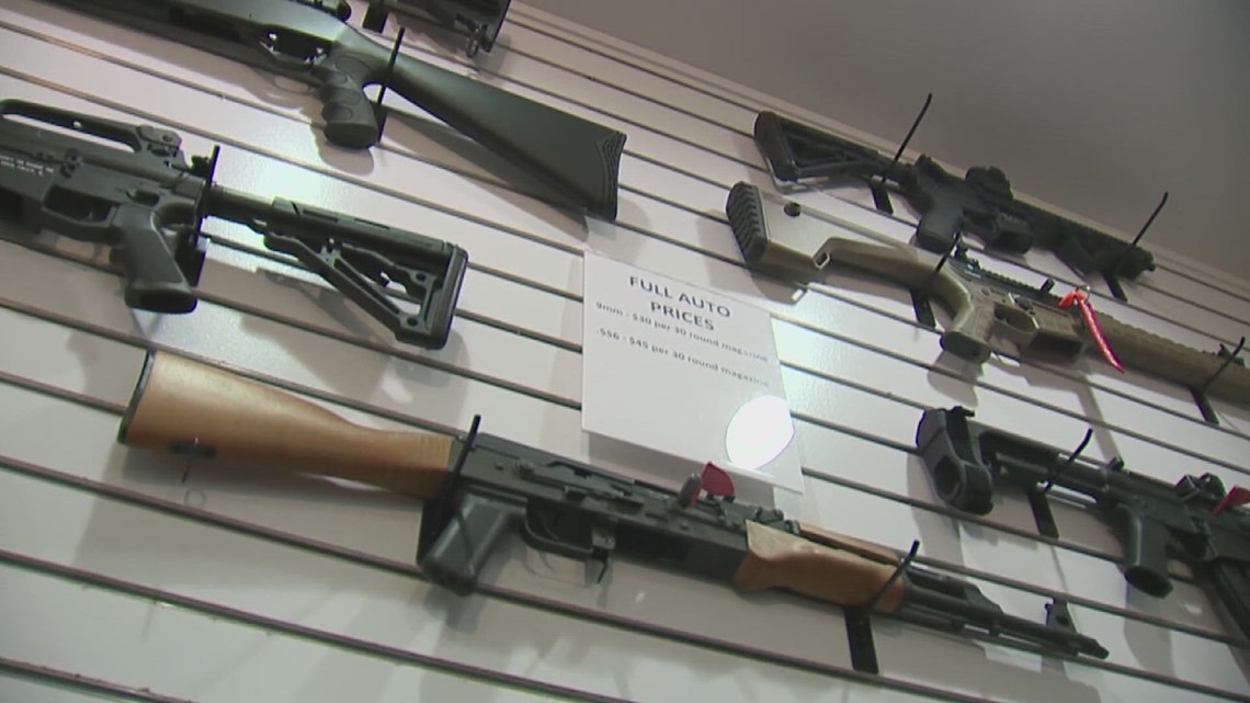 Appeals court keeps Illinois’ assault weapons ban in place | wqad.com
