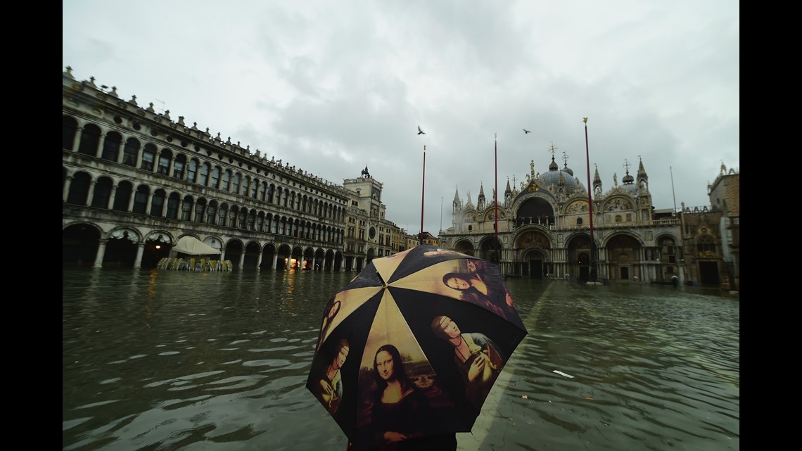 High tides surge through Venice, locals rush to protect art | wqad.com