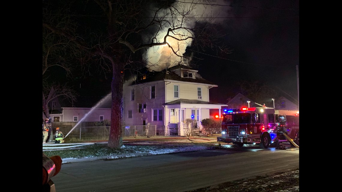Crews battle early Thursday morning fire in East Moline | wqad.com