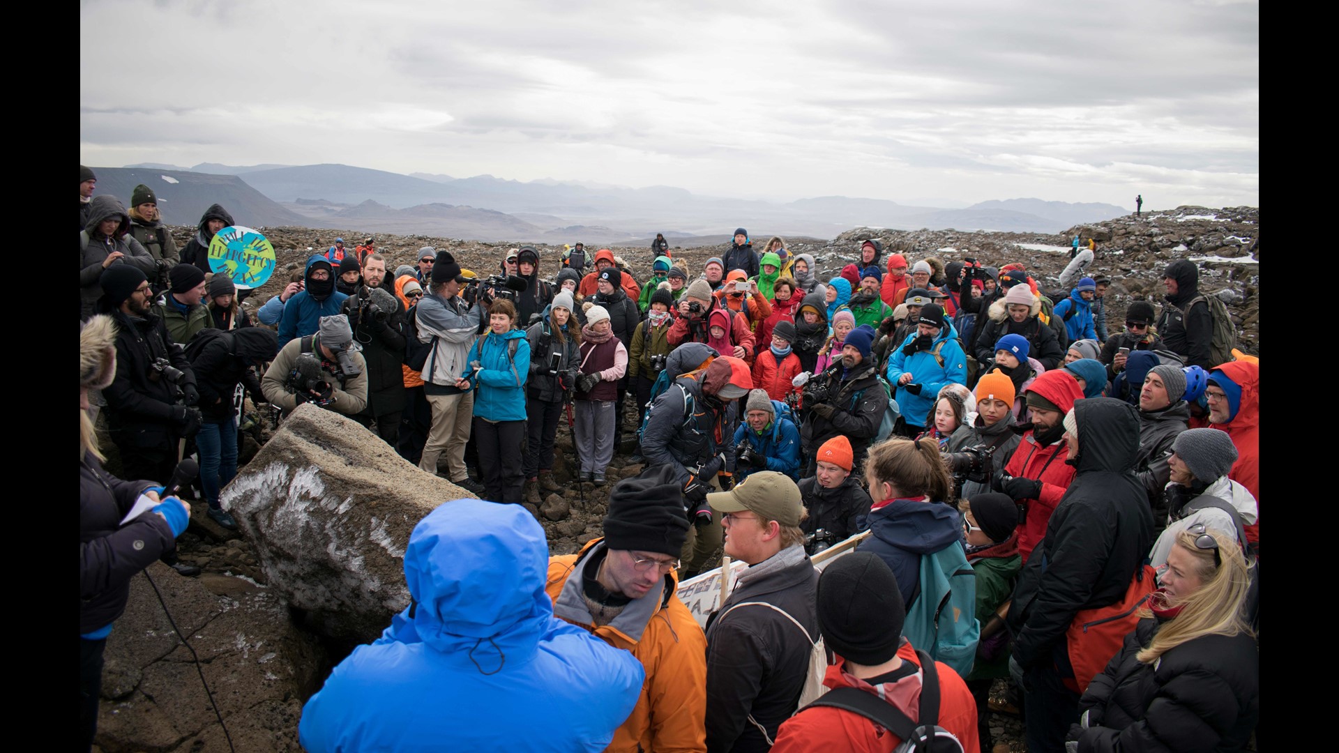 Scientists hold funeral for the first Icelandic glacier lost to climate ...