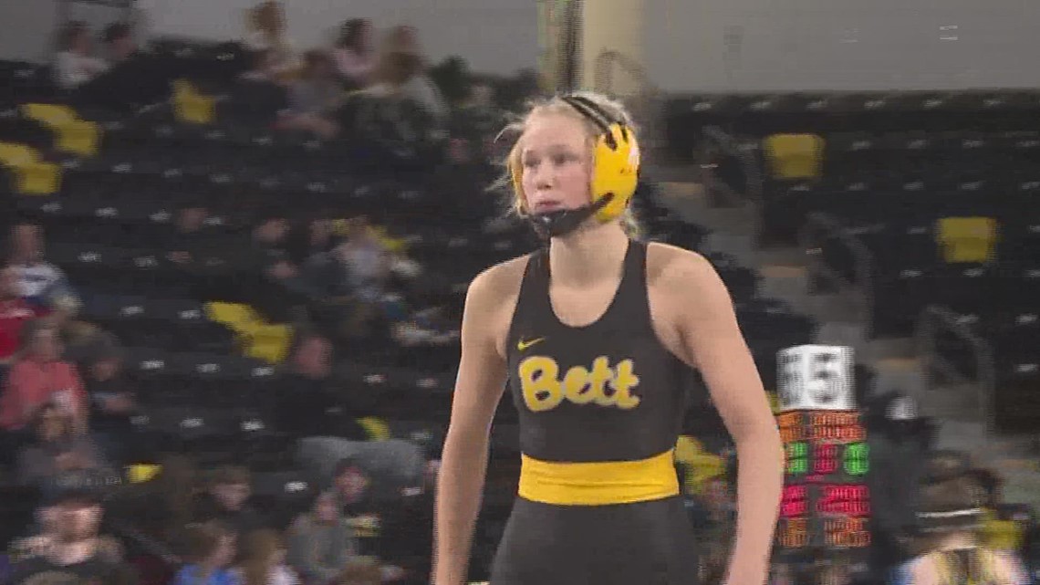 Iowa women's wrestling lands Bettendorf state champ Ella Schmit | wqad.com