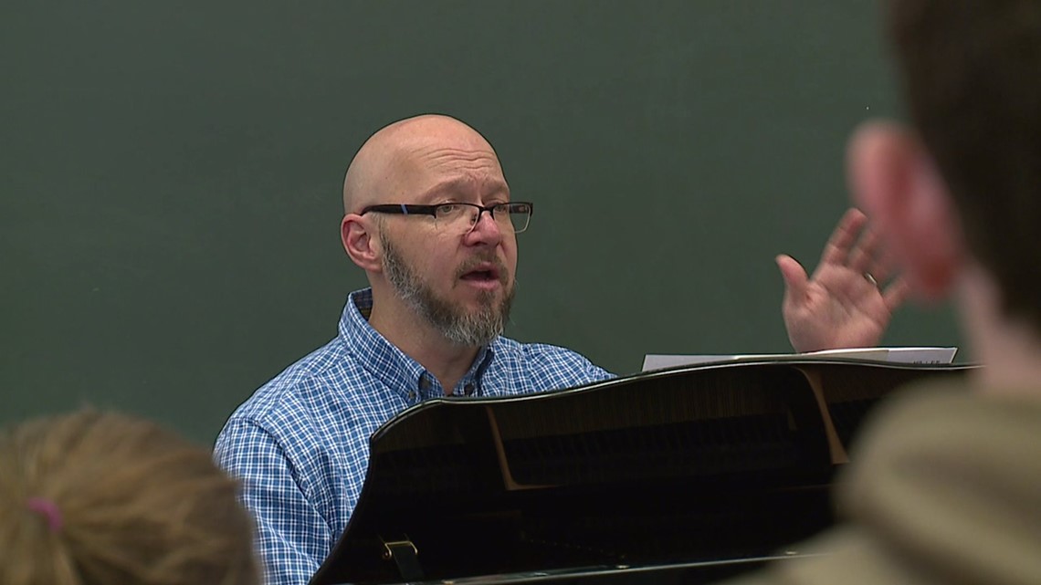 Rockridge High School teacher wins statewide award | wqad.com