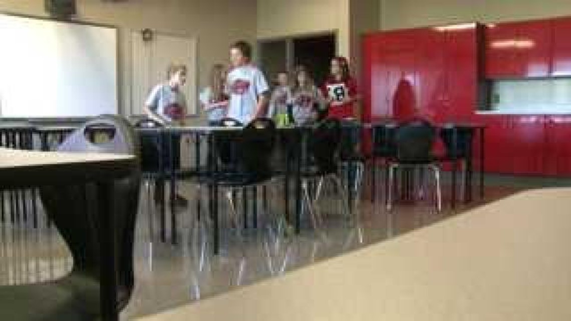 New Clinton Middle School offers student preview | wqad.com