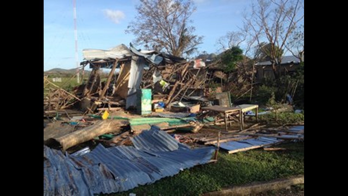 Philippines typhoon disaster: Victims swarm to aid | wqad.com