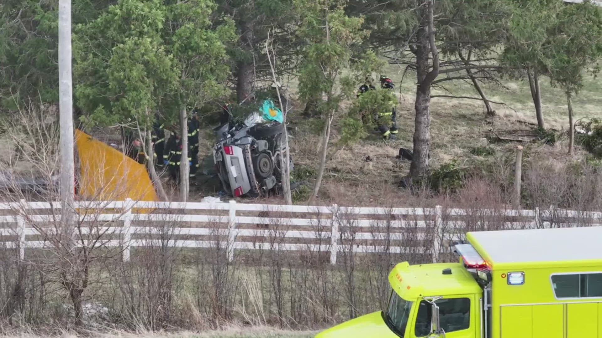 2 dead after vehicle crashes into tree off Highway 61 in Scott County ...