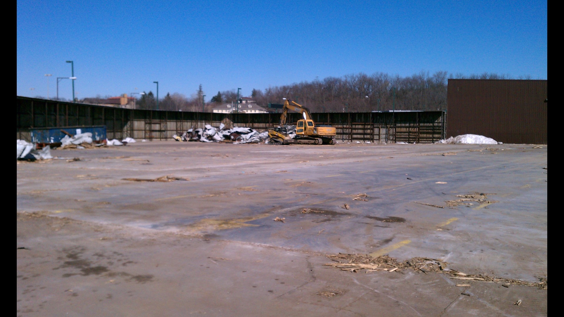Demolition underway at former Moline Menards | wqad.com
