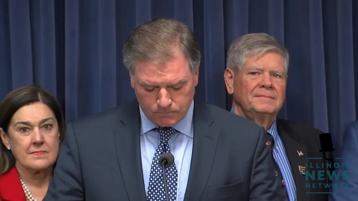 Illinois Senate signs bipartisan ‘fair map’ amendment | wqad.com