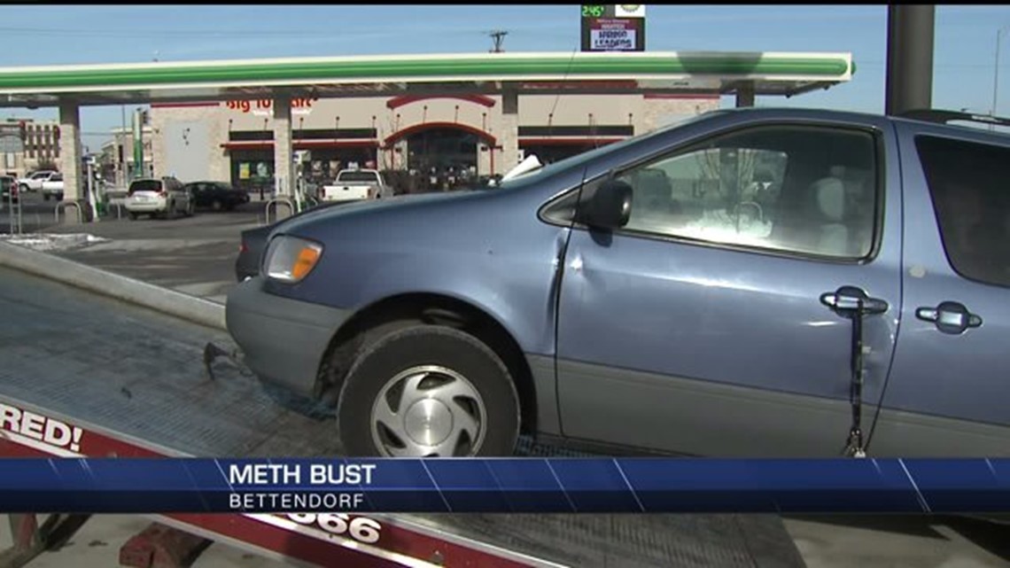 Meth lab found in van at gas station in Bettendorf | wqad.com