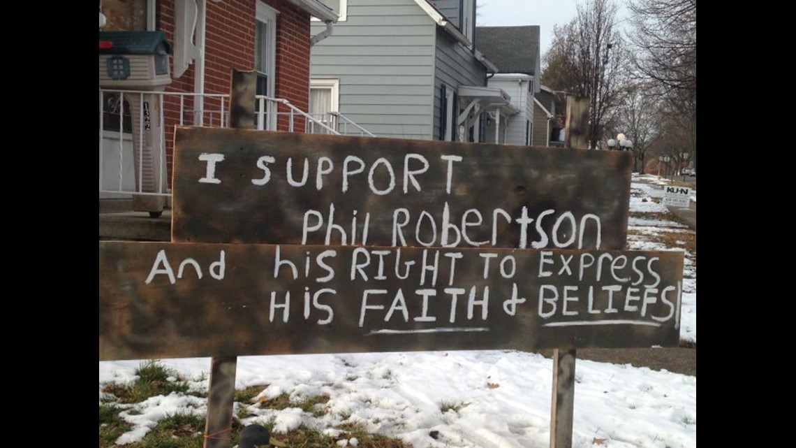 Sign in Illinois home’s front lawn supports Duck Dynasty star | wqad.com