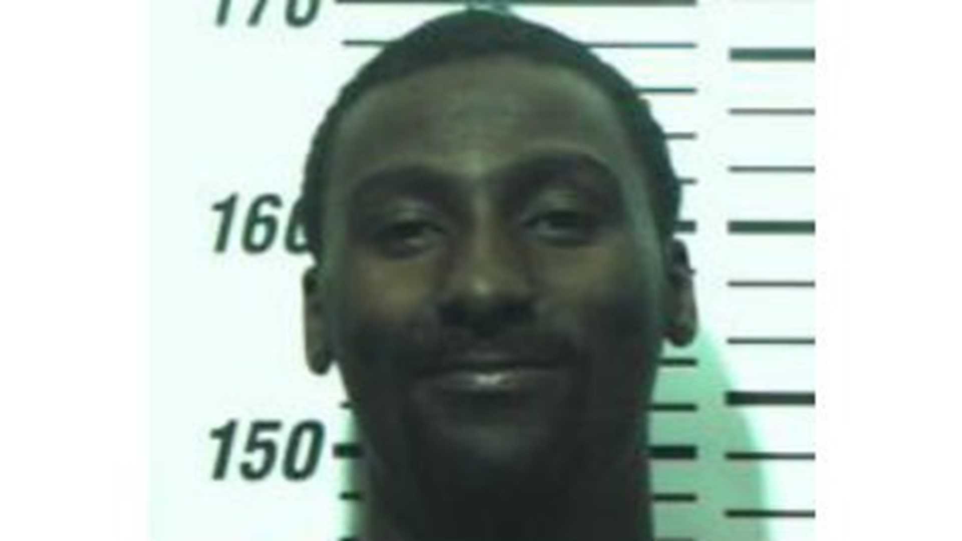 Police chase shooting suspect onto roof of house | wqad.com