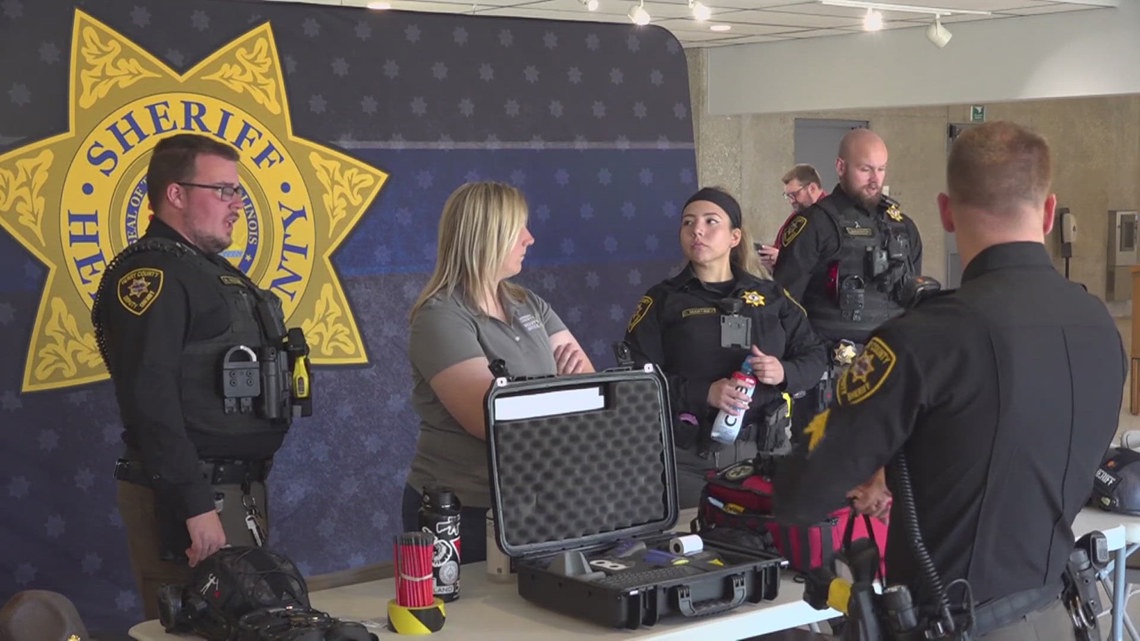 Law enforcement career fair takes place in Galesburg | wqad.com