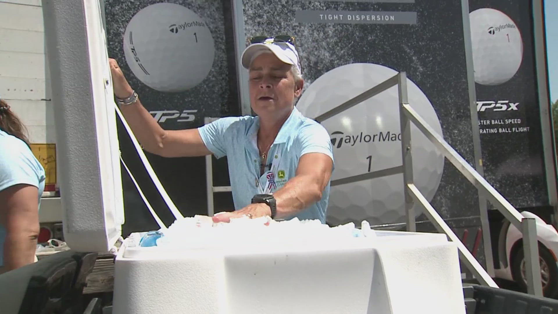 JDC volunteers help fans beat the heat | wqad.com