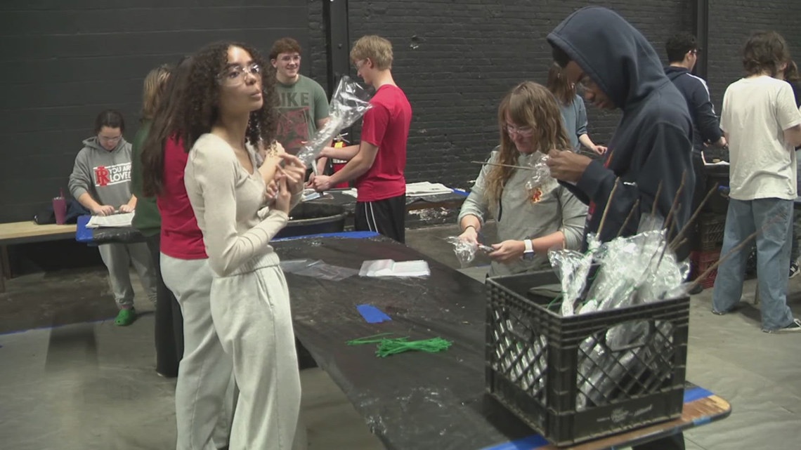 QC students help wrap thousands of tree seedlings in East Moline | wqad.com