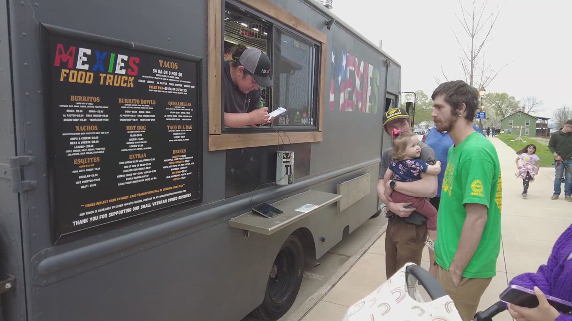 LeClaire kicks off third year of Food Truck Fridays | wqad.com