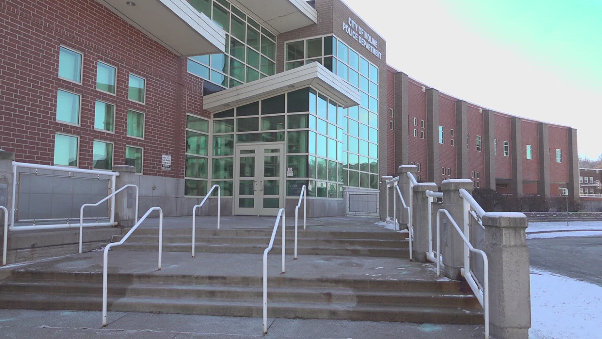 Moline police now have a full staff, defying national trends | wqad.com