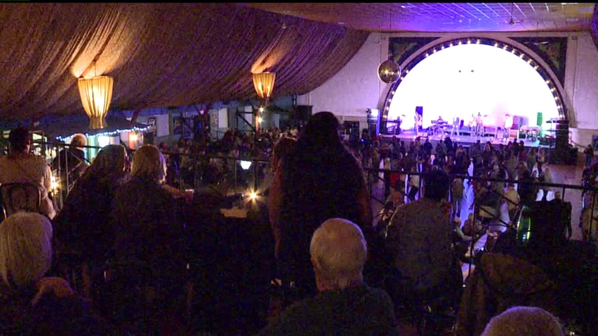 104 year-old Col Ballroom takes a final bow on closing night | wqad.com