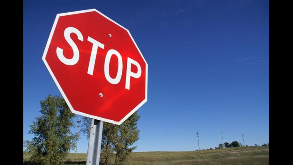 Warren County crash injures two when driver runs stop sign | wqad.com