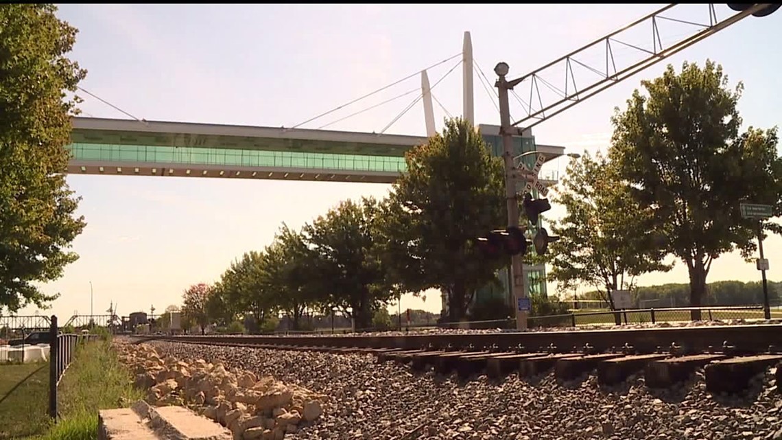 Davenport Skybridge reopens after months of construction | wqad.com