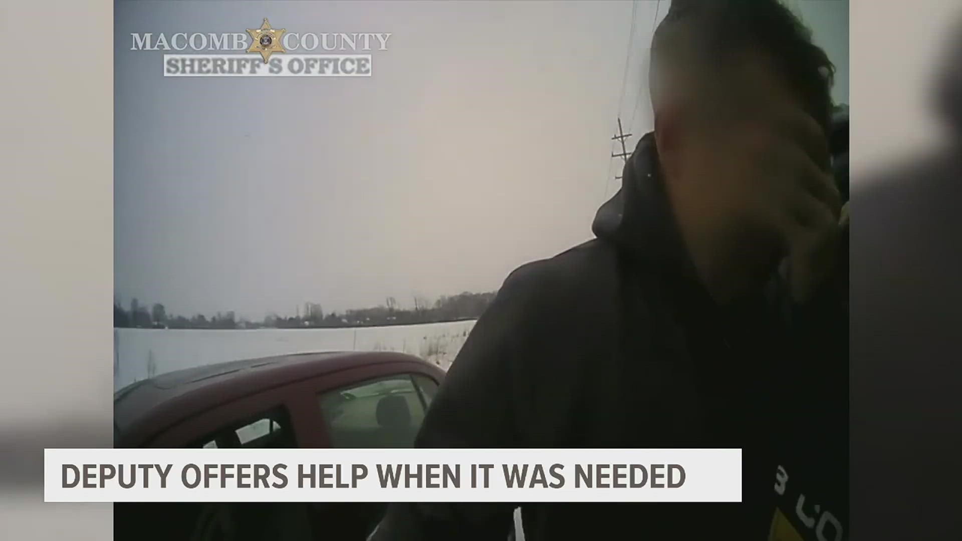 Michigan cop's simple gesture goes a long way | wqad.com