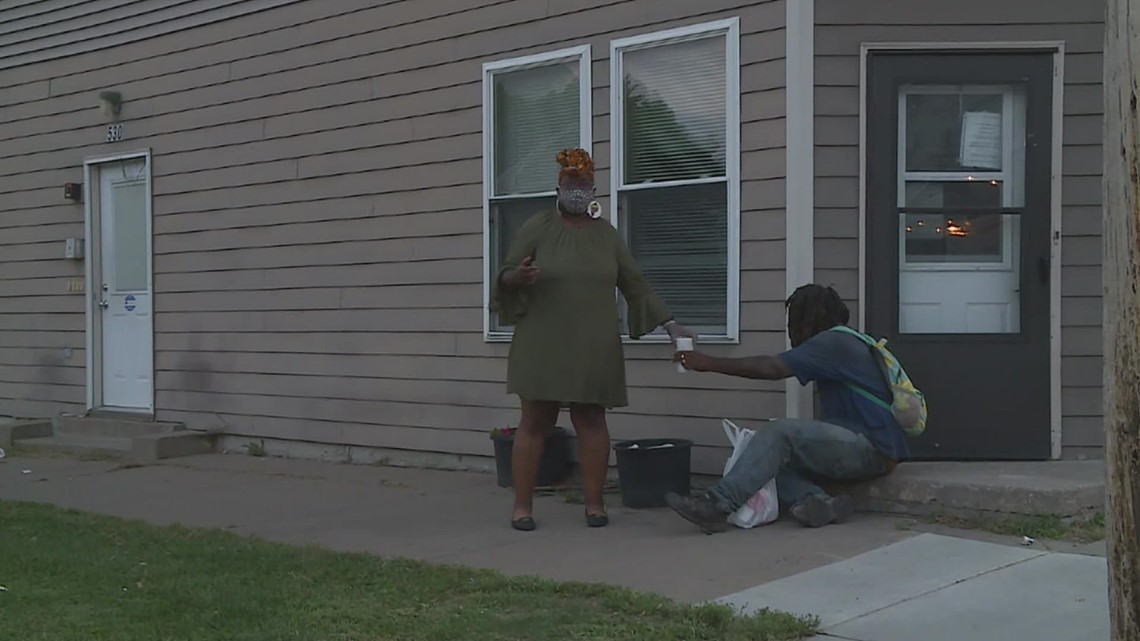 Yolanda Jefferson serves community with hot meals | wqad.com