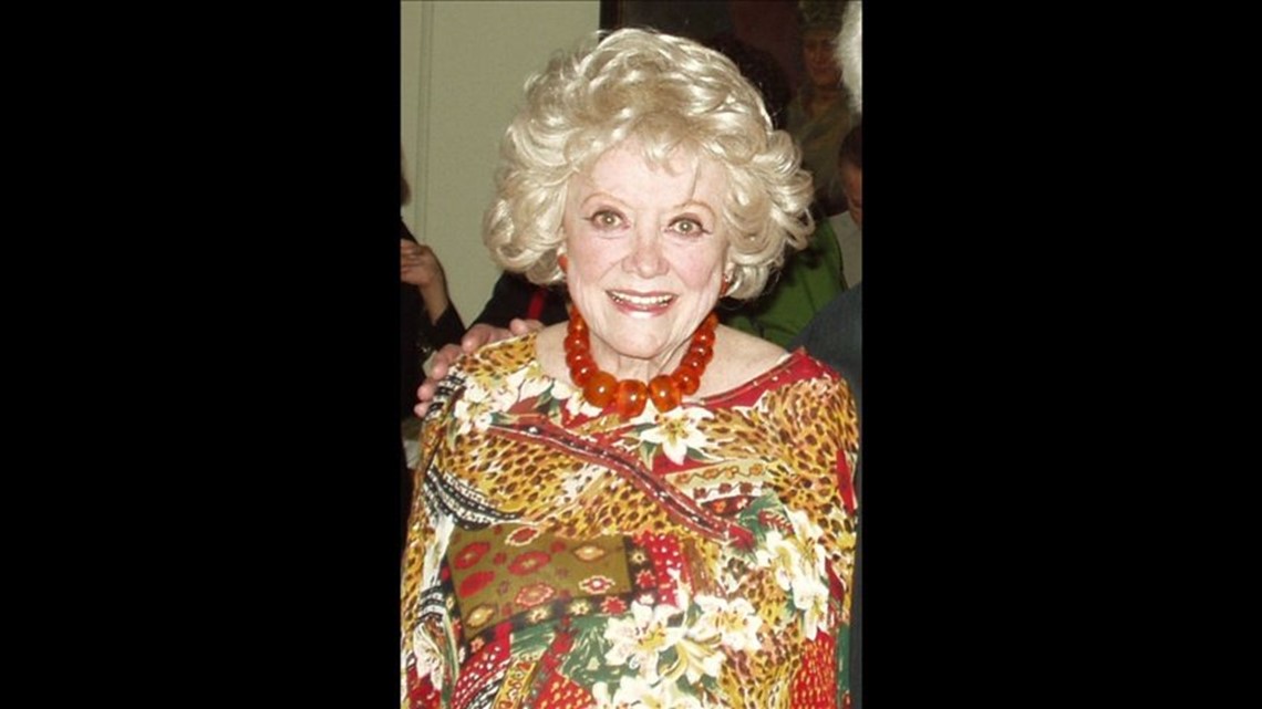 Comedian Phyllis Diller dies ‘with a smile on her face’ | wqad.com