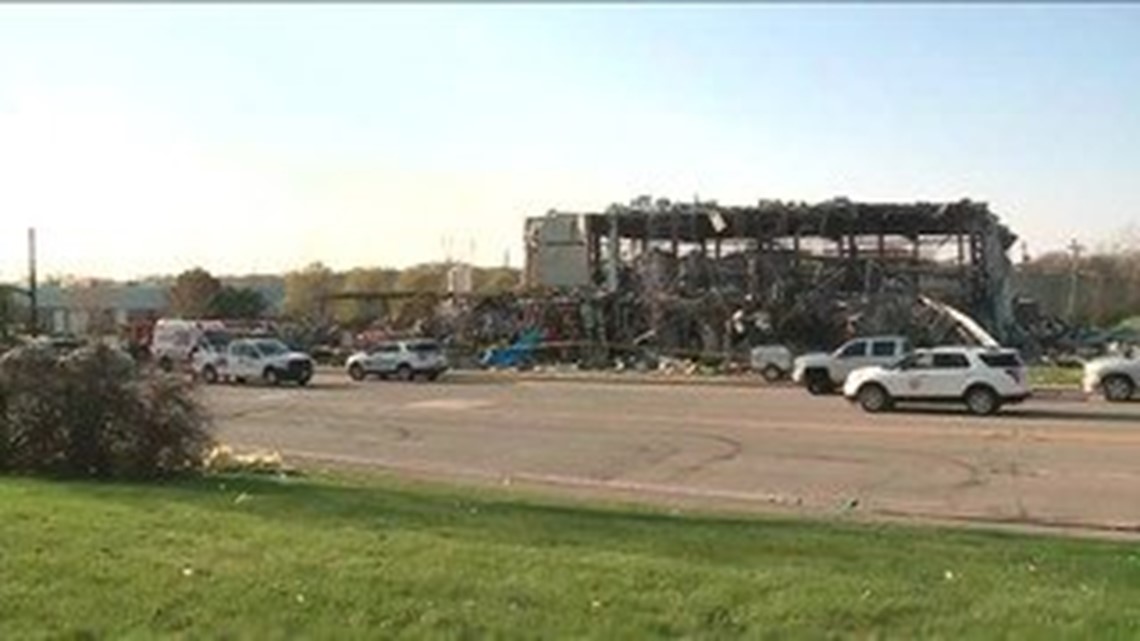Workers who died in an Illinois plant blast alerted colleagues before ...