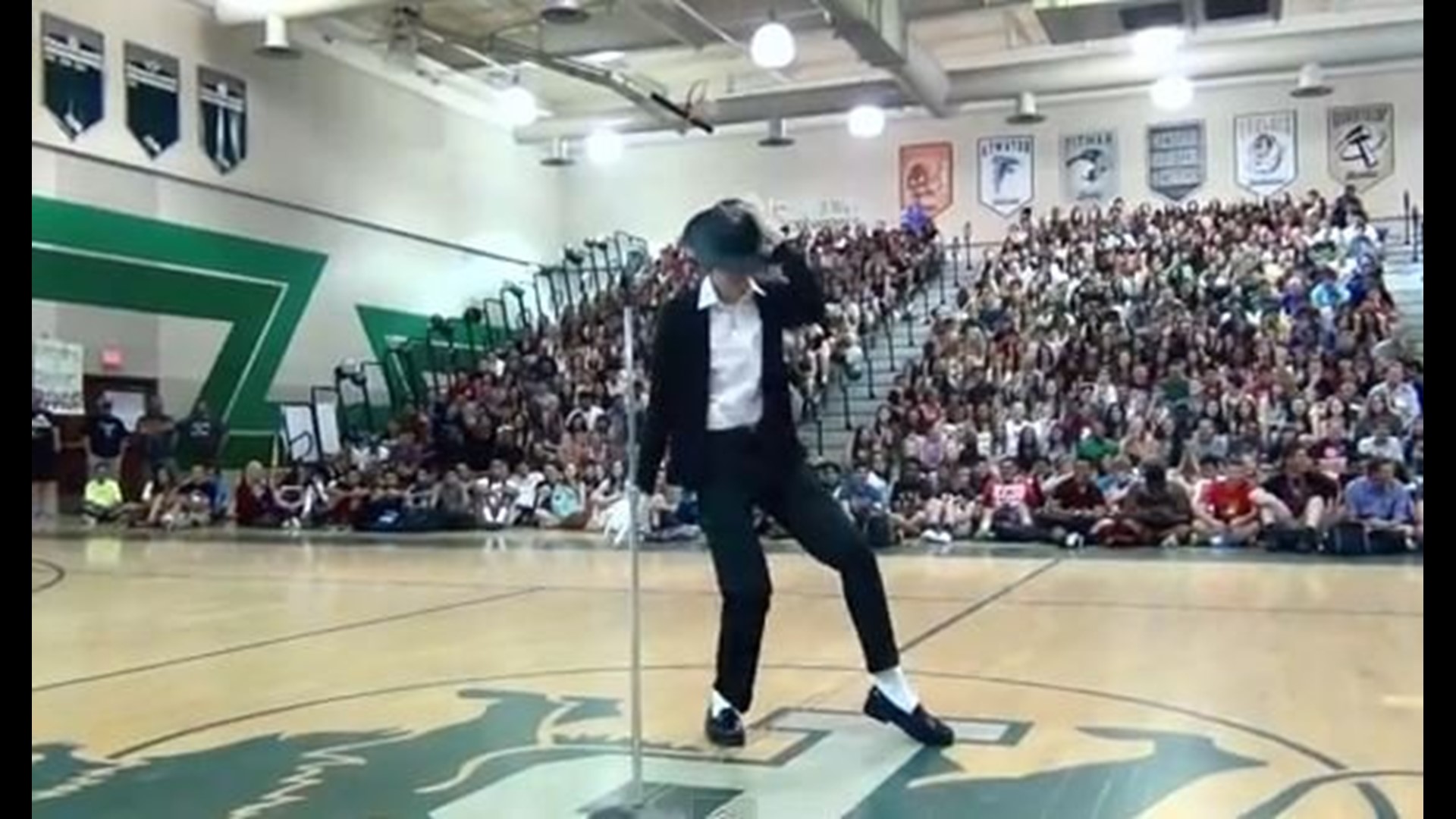 Viral Video: Student’s Michael Jackson performance amazes talent show ...