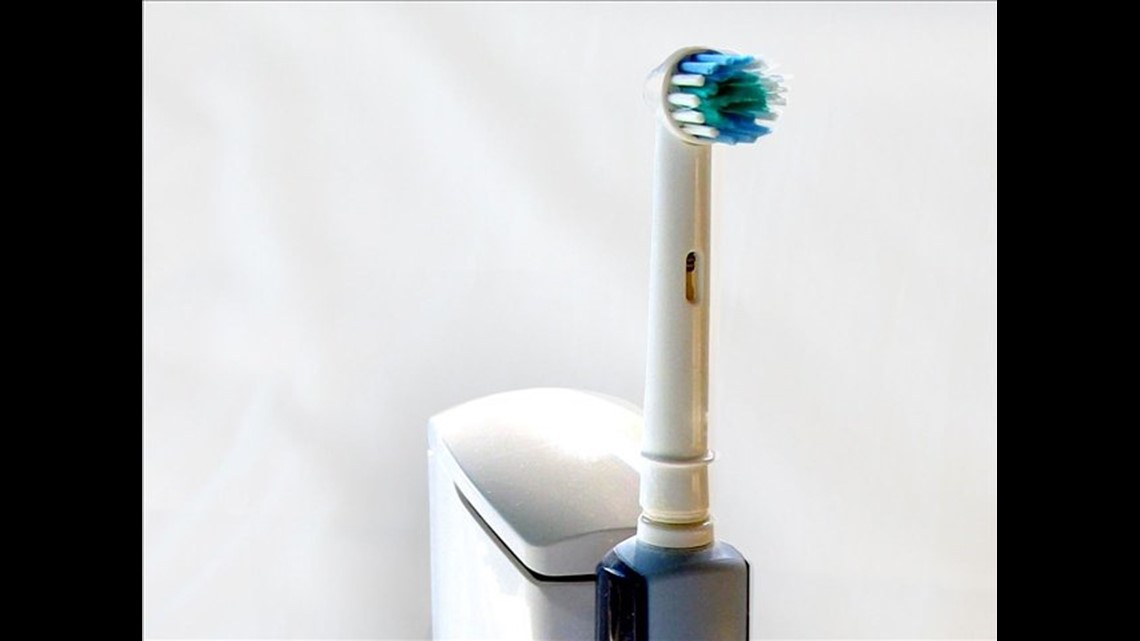 ‘Smart’ toothbrush grades your brushing habits | wqad.com