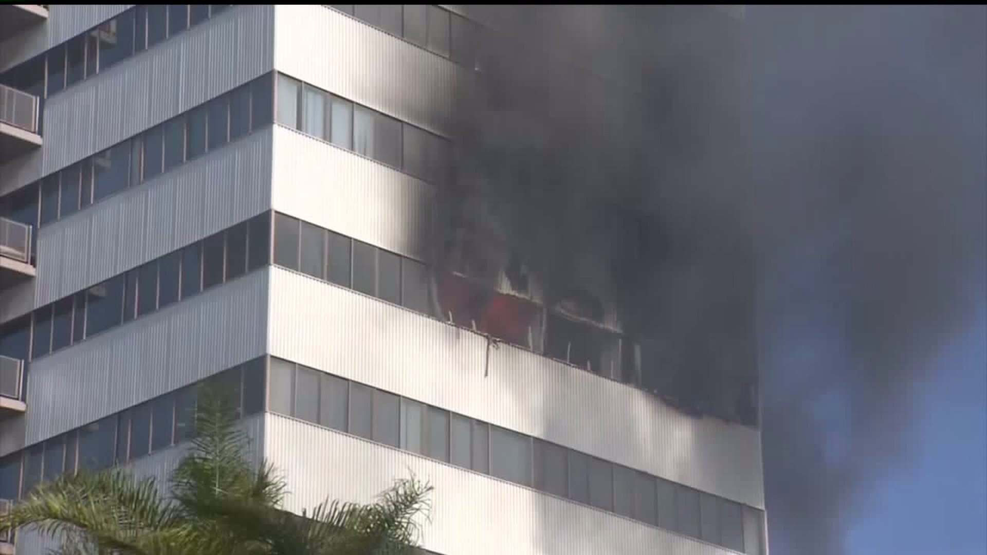 Fire at Los Angeles high-rise apartment building injures 11, officials ...