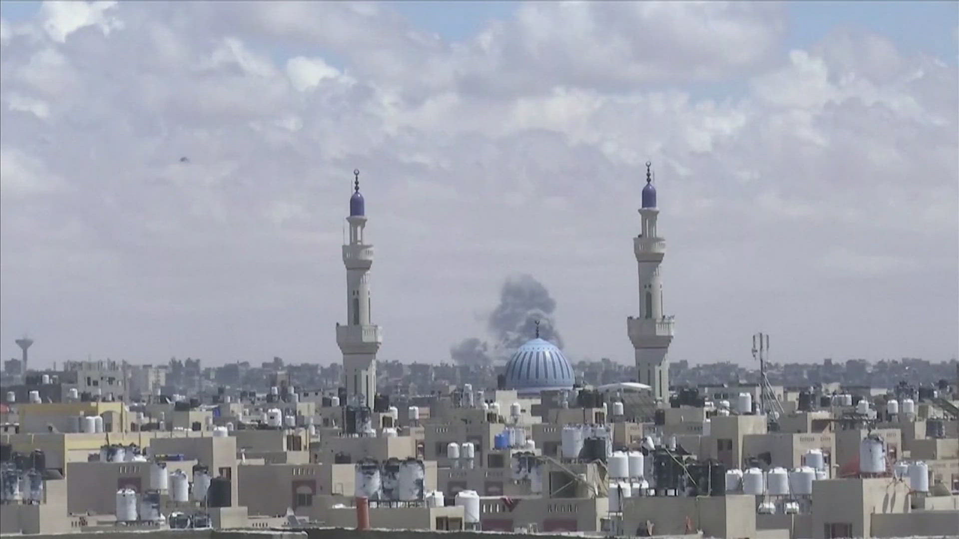 Israeli forces take control of the Gaza side of the Rafah border | wqad.com