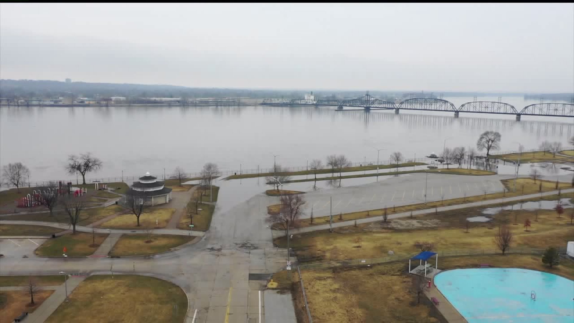 Rep. Bustos addresses Rock River flooding | wqad.com