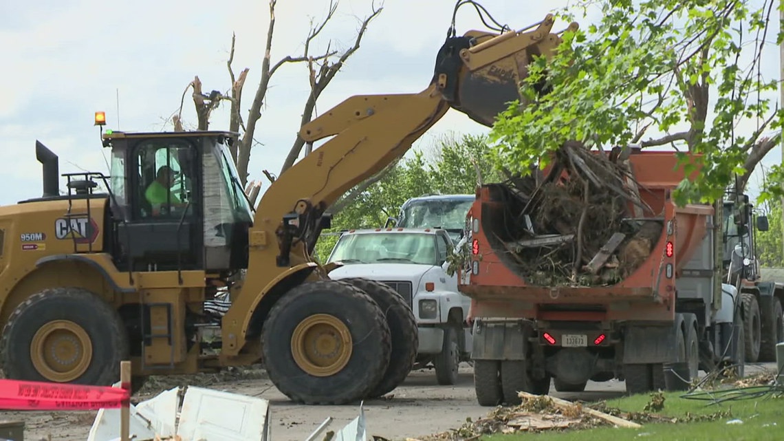 Iowa residents in Greenfield continue to clear tornado debris | wqad.com