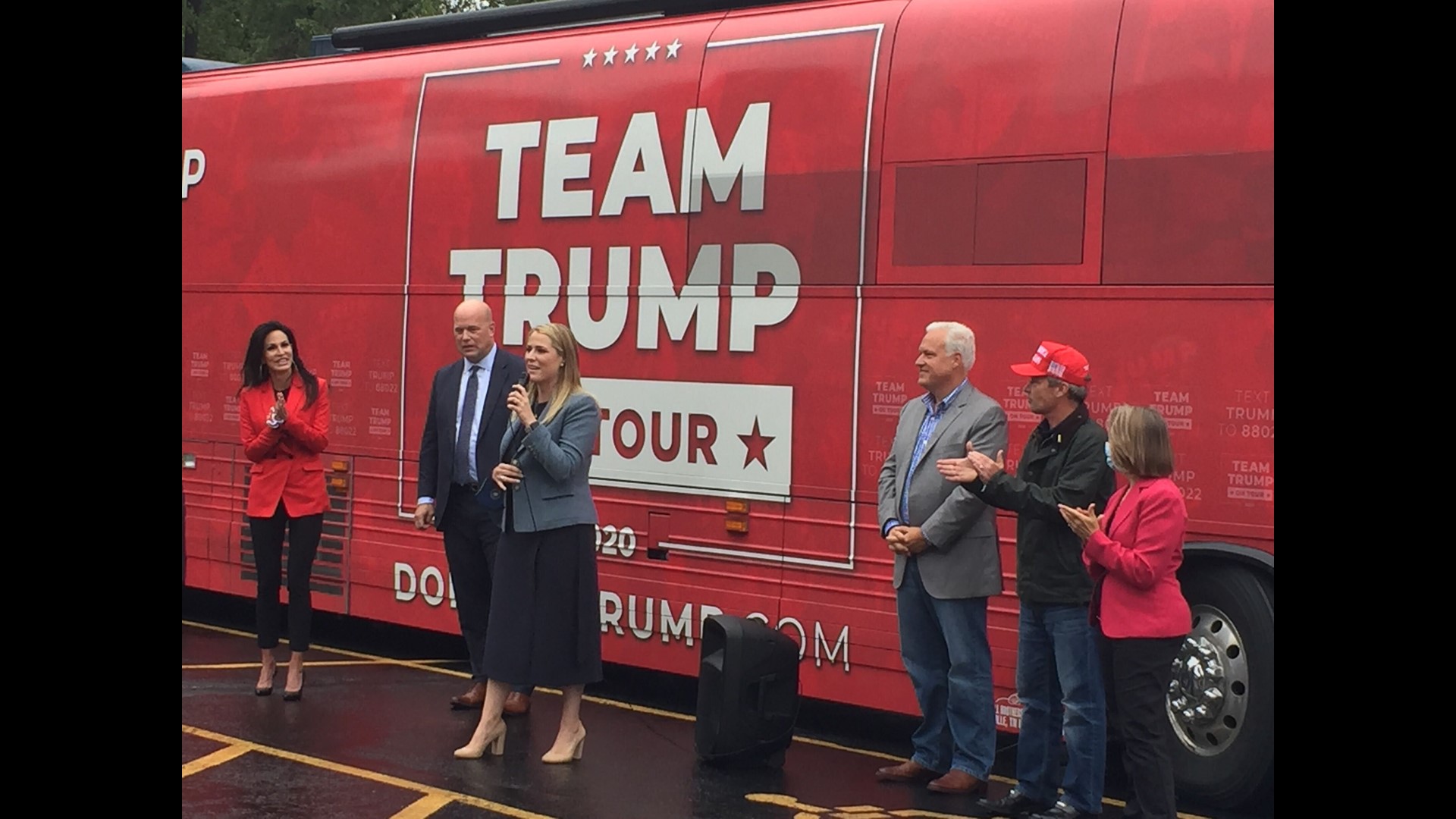 Team Trump Campaign Bus makes a stop in Davenport | wqad.com