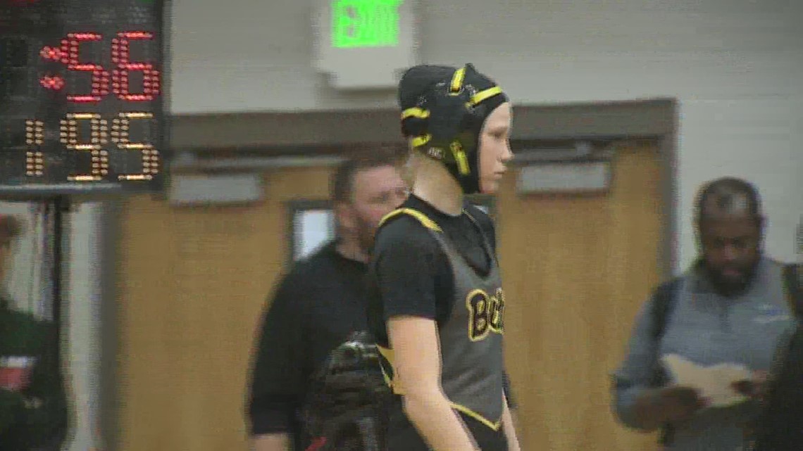 Bettendorf's Ella Schmit wins female wrestler of the year award | wqad.com