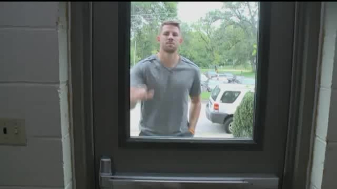 NFL Quarterback Alex Tanney helps kick off Week 3 of The Score | wqad.com