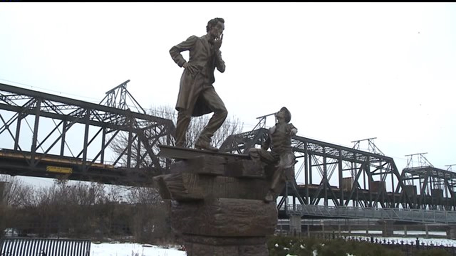 Lincoln statue unveiled in Davenport, Iowa | wqad.com