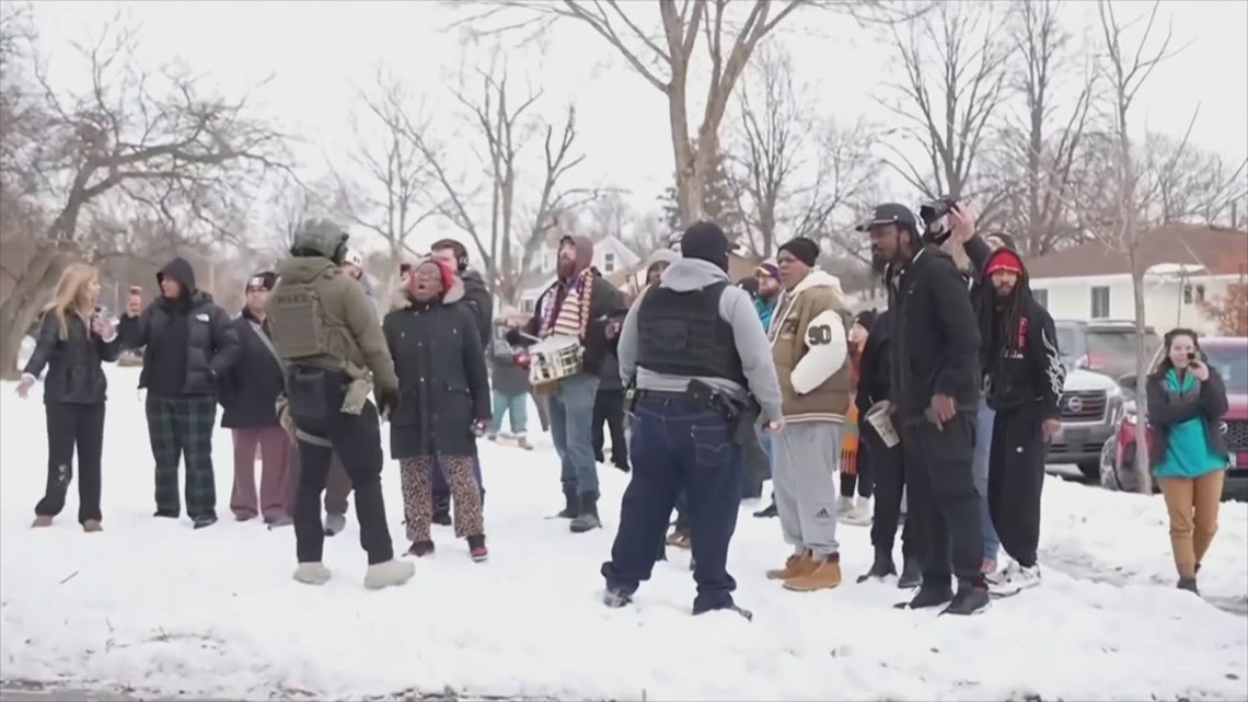 News 8 journalists describe emotional response at memorials for Renee ...