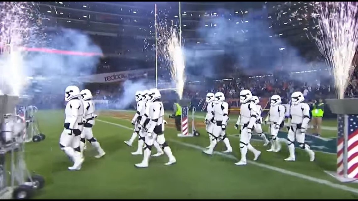 Stormtroopers on Chicago’s Soldier Field introduce ‘Last Jedi’ trailer ...