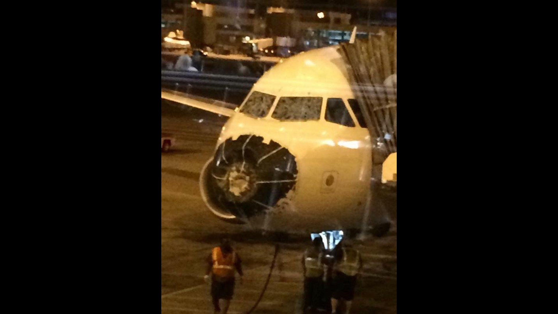 Hail cracks plane’s windshields, forces emergency landing | wqad.com